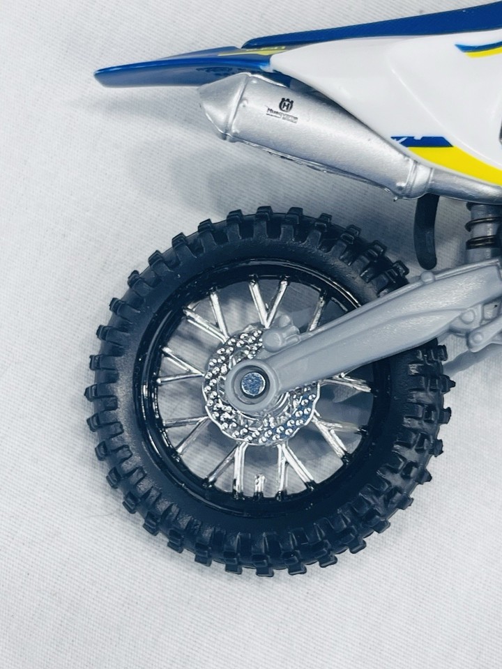 Loose Maistoo Husqvarna Motorcycle Blue and Yellow 450 Made In China | eBay