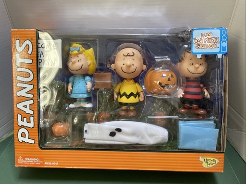 It's The Great Pumpkin, Charlie Brown! Peanuts Memory Lane Figures ...