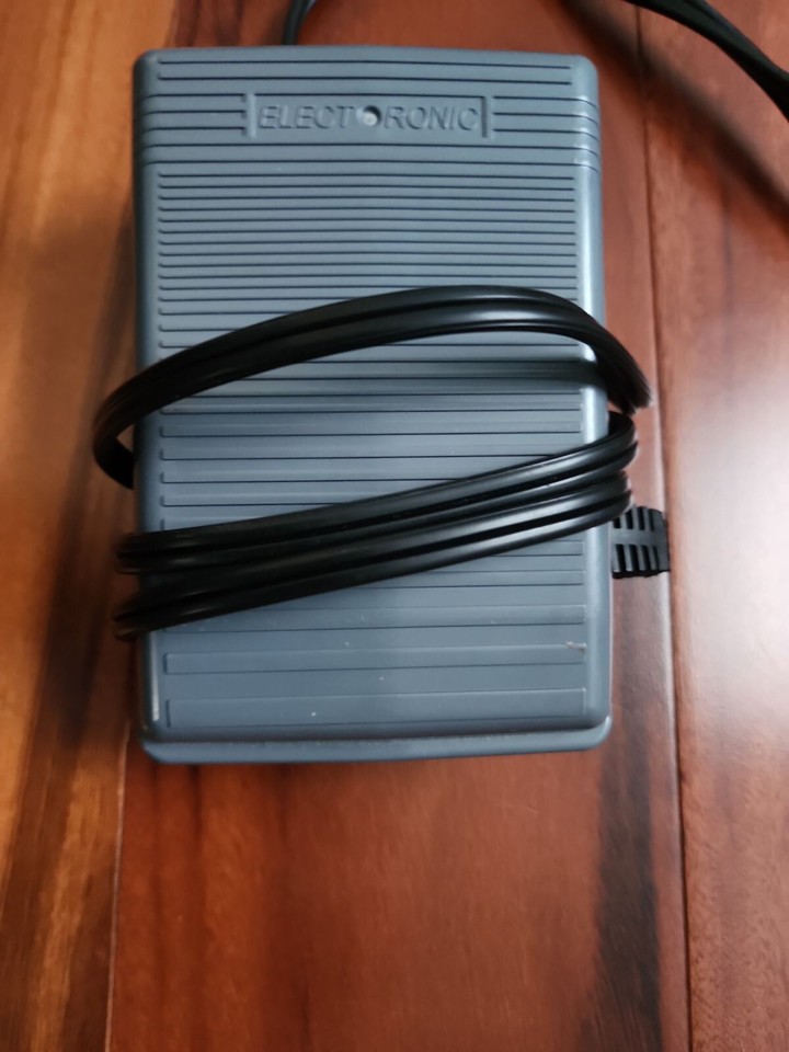 Singer 2273 Esteem II Mechanical Sewing Machine w/ Pedal | eBay