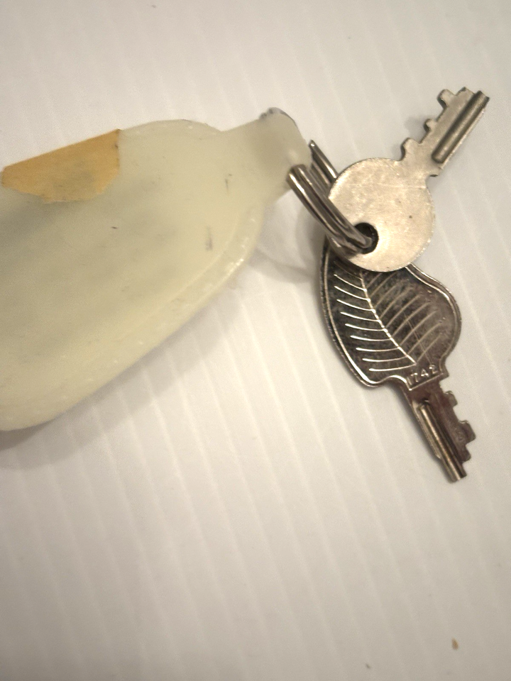 VTG ARCO KEY TAG - JOHN EVERETT W/ Feather-lite Luggage Key Presto ...
