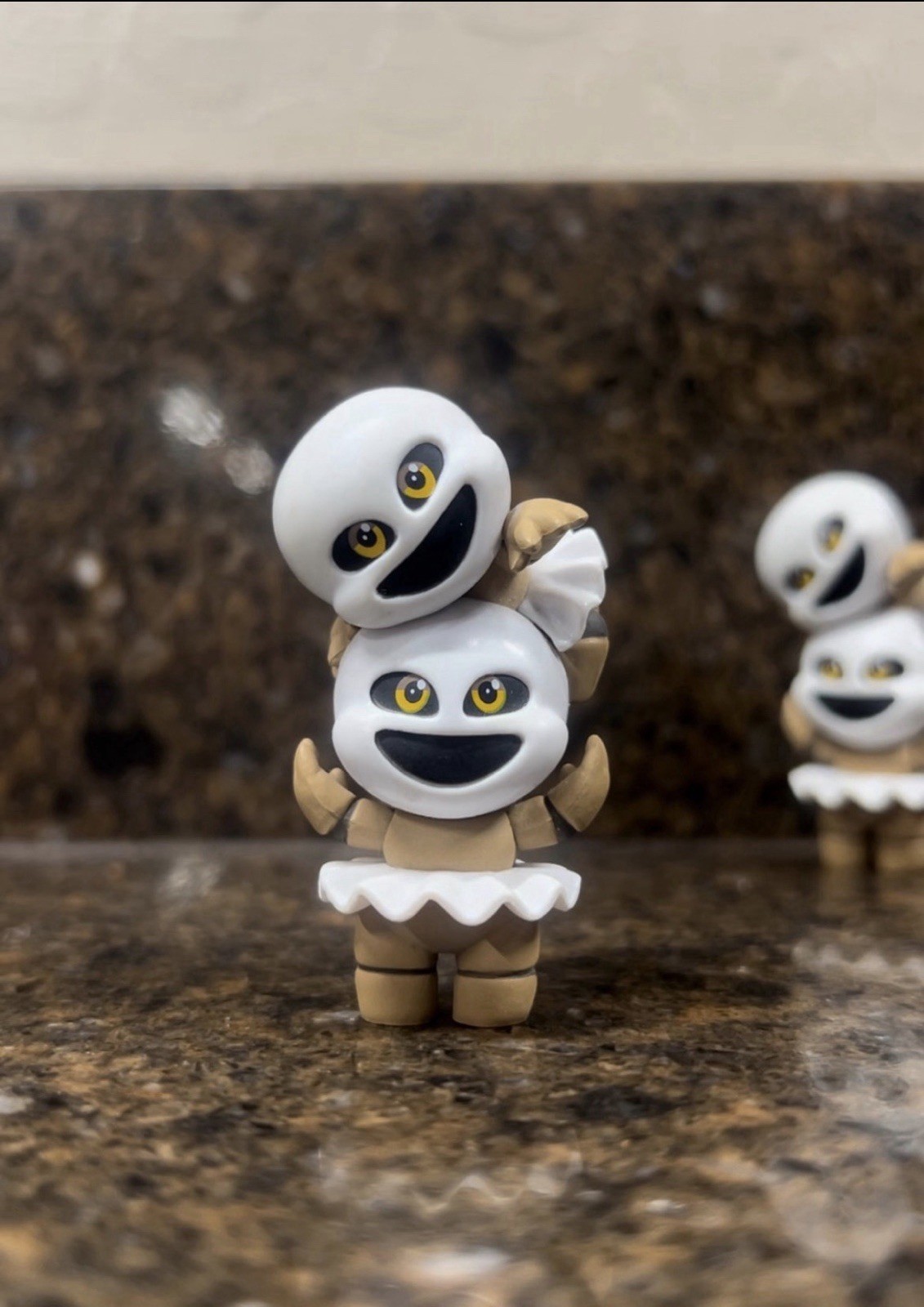Five Nights at Freddy's Mystery Mini Minireenas Toys R Us Exclusive 1/ ...