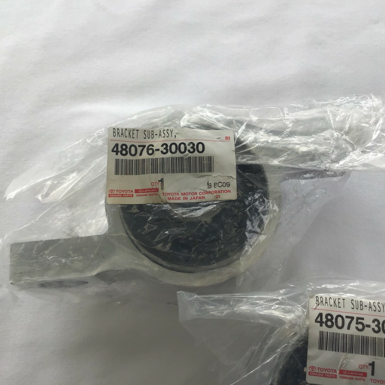 Genuine OEM Lexus Front Lower Control Arm Bushing Set 48075-30030 48076 ...