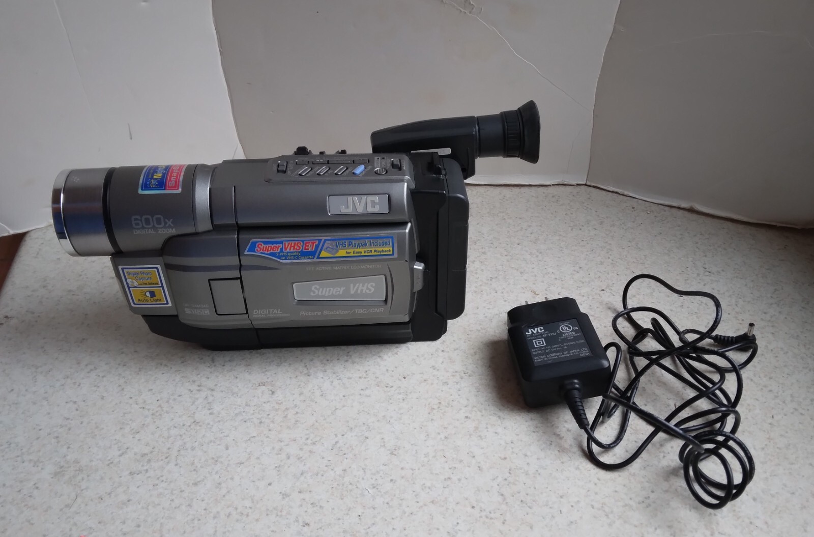 JVC Compact Super VHS-C Camcorder GR-SXM340U 600x Zoom Battery And ...