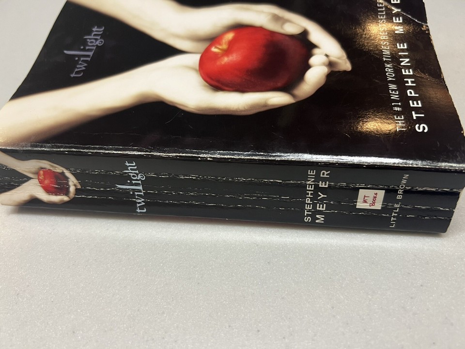 Twilight (The Twilight Saga, Book 1) - Paperback By Meyer, Stephenie ...