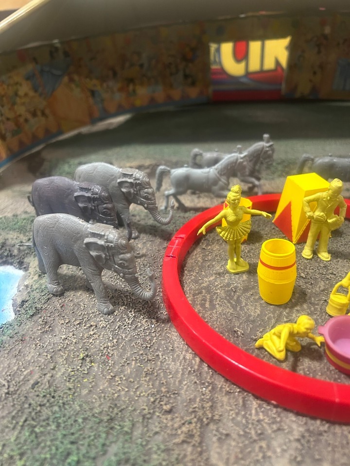 Marx Circus Figures , 5 individuals, 5 plastic pieces , and 11 animals ...
