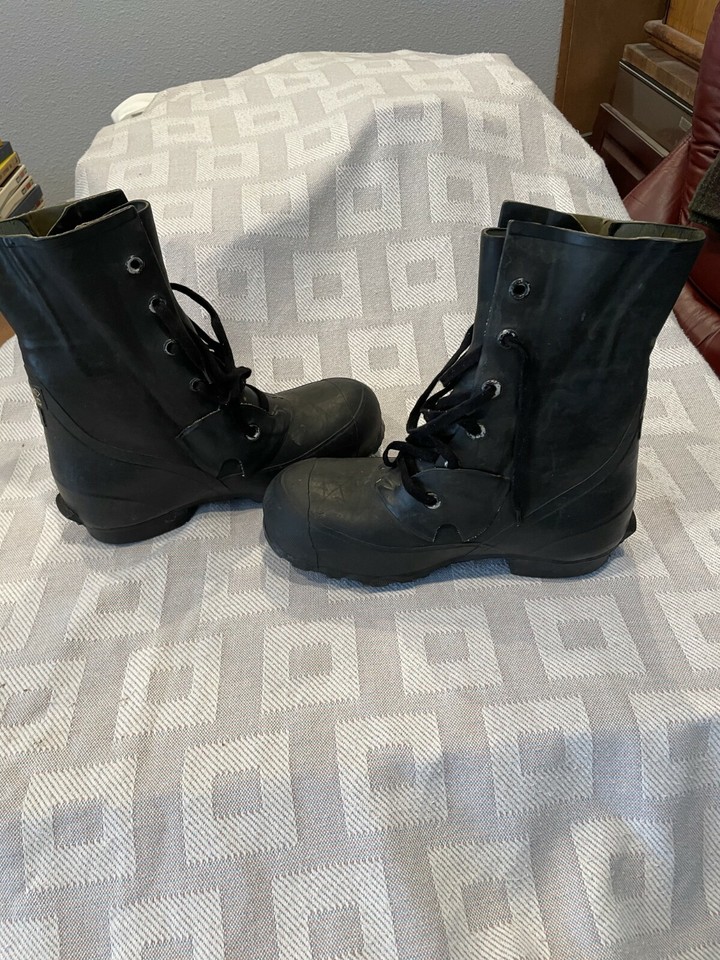 US Military Mickey Mouse Boots BLACK sz 8R (NO VALVE) Keeps you warm ...