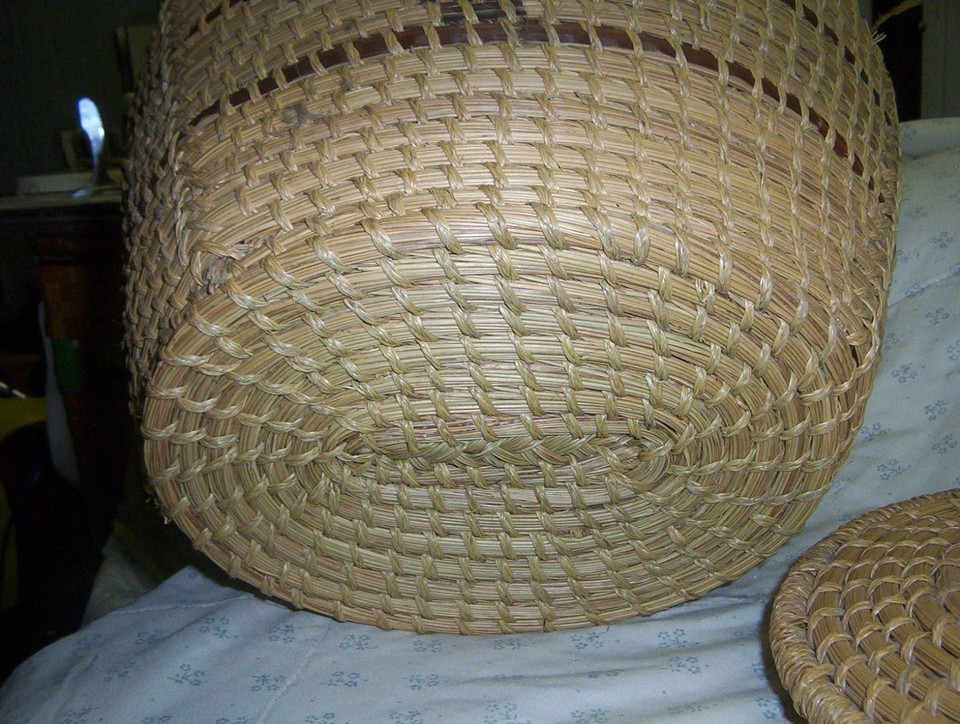 Authentic "Balulamise Baze Bazimele" South African Handwoven Lidded ...