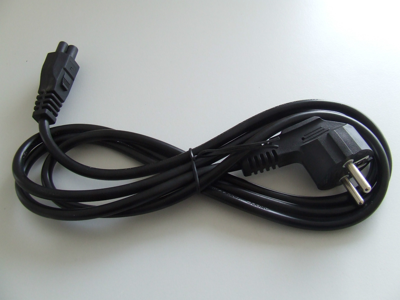 Netzkabel Kleeblattstecker 3Pol 1,8m schwarz Schukostecker auf C5 ...