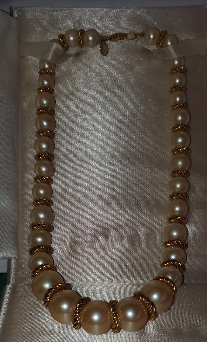 Beautiful Joan Rivers Faux Pearl Necklace WITH GOLD ACSENTS NEVER BEEN ...