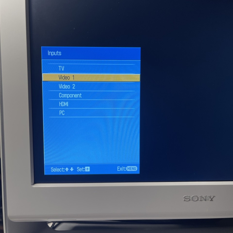Sony Bravia 19" Retro TV w/ handle & Remote KDL-19M4000 VGA HDMI RCA ...