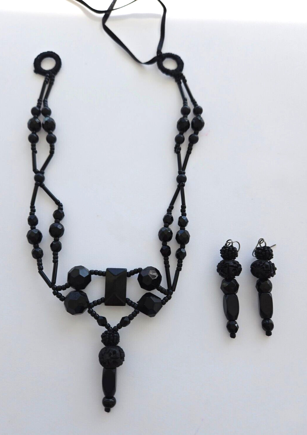 VICTORIAN,Vintage, CARVED WHITBY JET bead necklace GE… - Gem