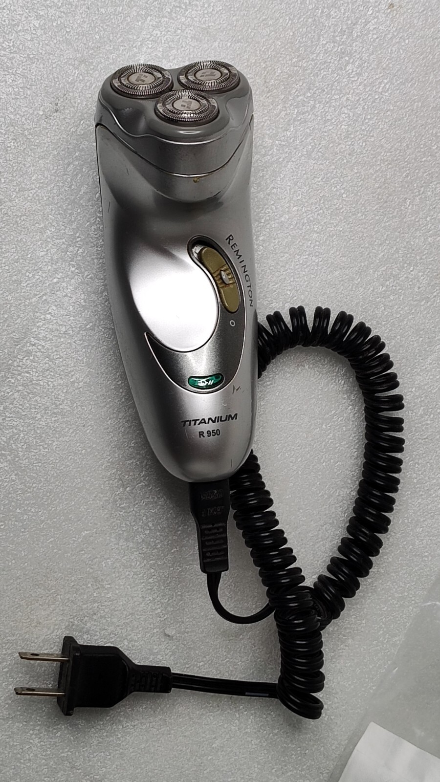 Remington R-950 Titanium Electric Shaver Razor Cleaned, Sanitized ...