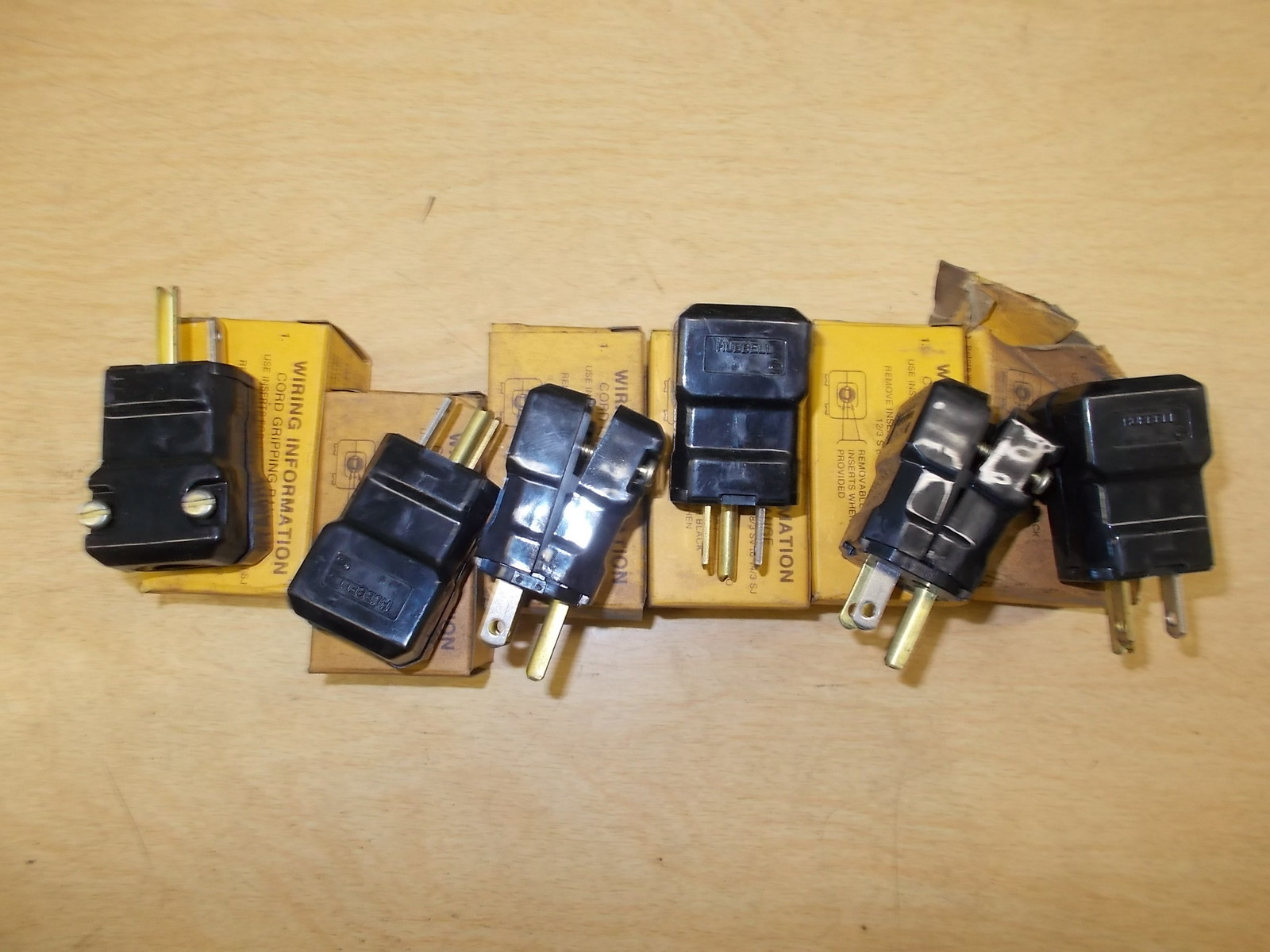 NEW Hubbell 5965VBLK Black Dead Front Plug 5264 5266, Lot of 6 *FREE ...