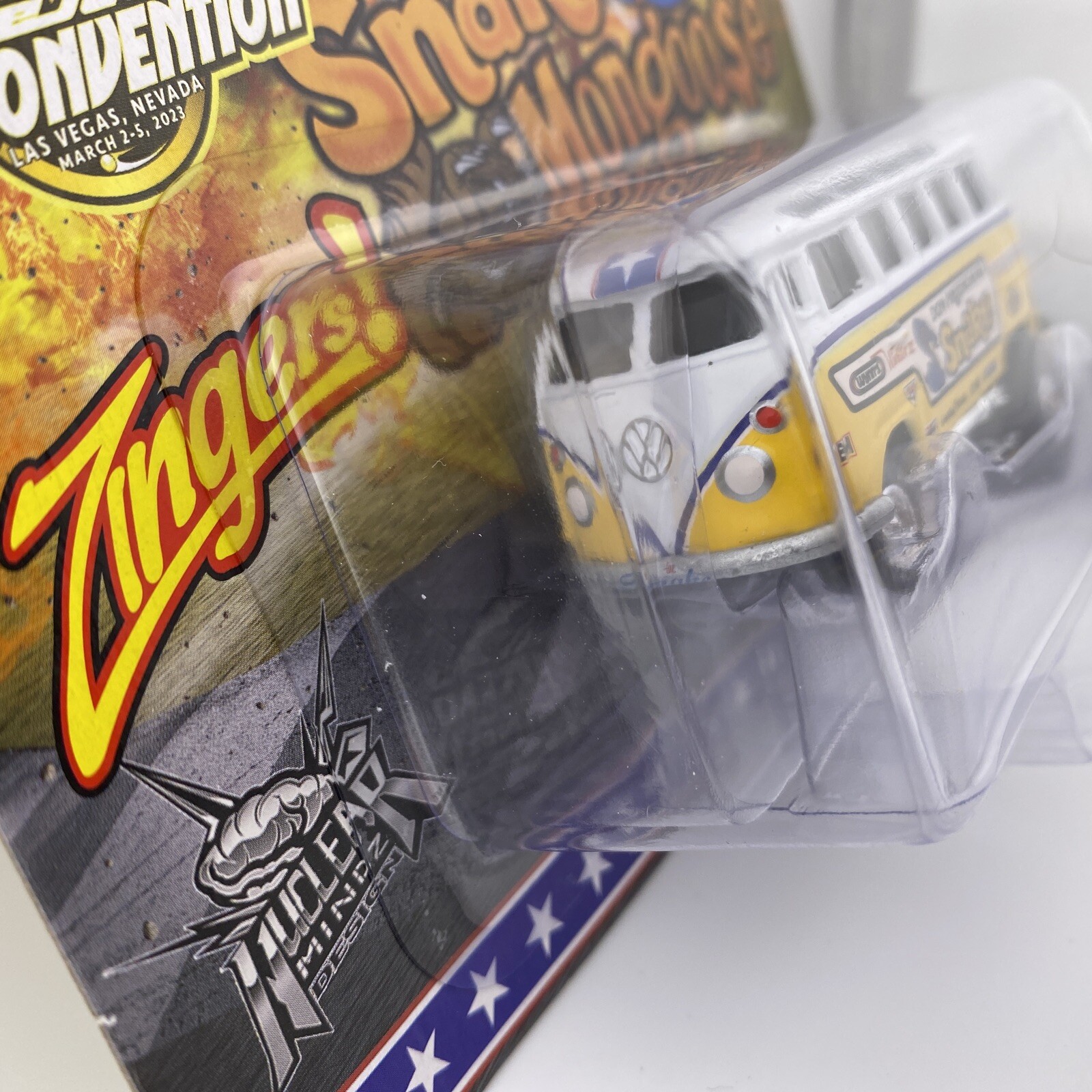 Volkswagen Snake & Mongoose Bus Yellow Johnny Lightning 1:64 - Zinger ...