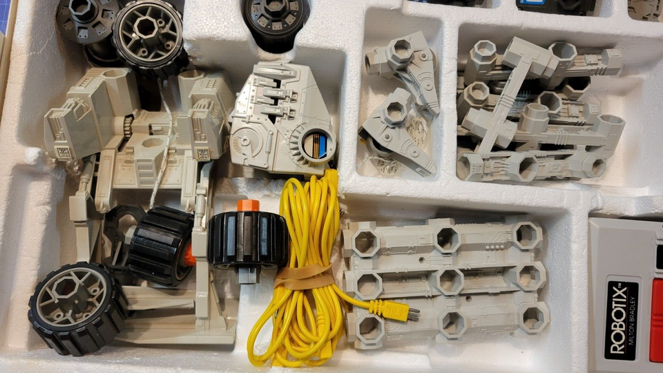 VINTAGE "ROBOTIX SERIES R-2000" W/ORIGNAL BOX NR | eBay