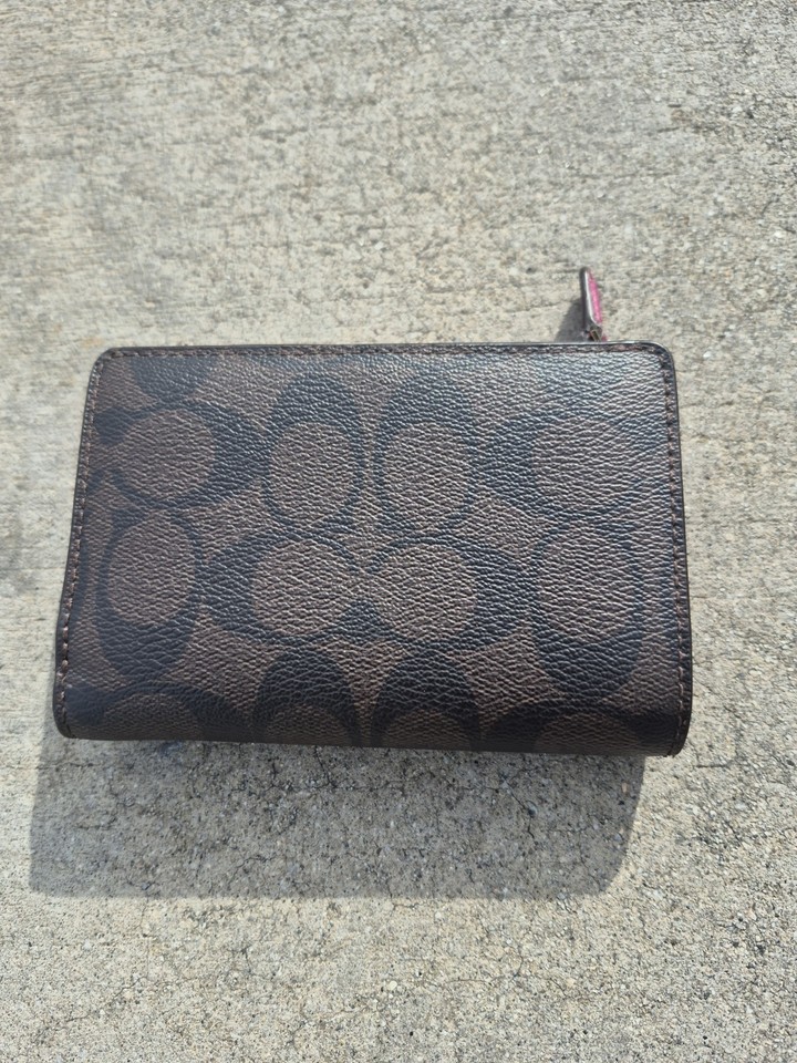 Coach Medium Corner Zip Wallet In Signature Canvas pink color 🔥🔥🔥 | eBay