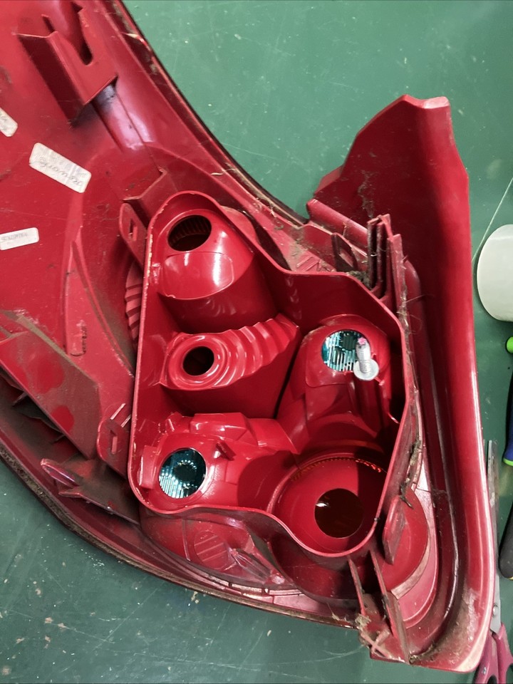 PEUGEOT 207 SW ESTATE RIGHT U.K. DRIVER REAR LIGHT (NO BULB HOLDER ...