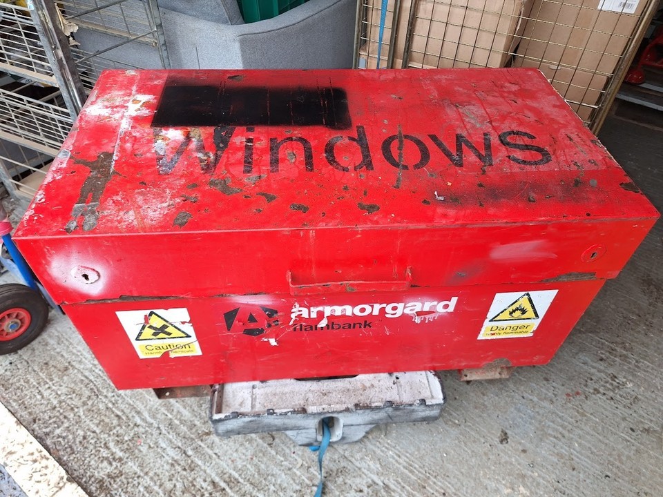 Armorgard FB2 FlamBank Hazardous Site Storage Box + key Red painted ...