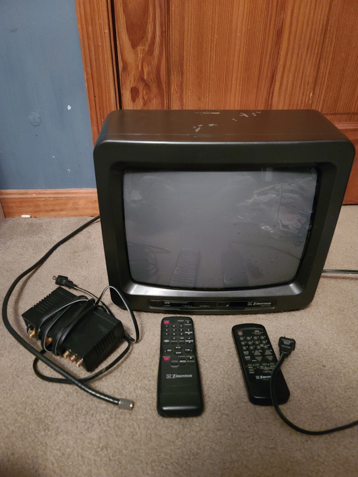 Emerson TF1375a 13" CRT RF Input W/remote and Rf modulator (See ...