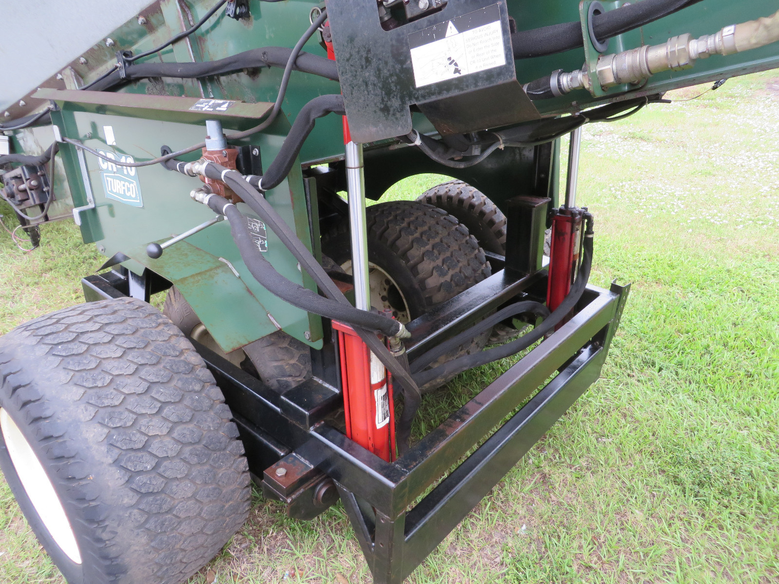 Turfco CR 10 Top Dresser Material Handler Sand Spreader w/ Cross ...