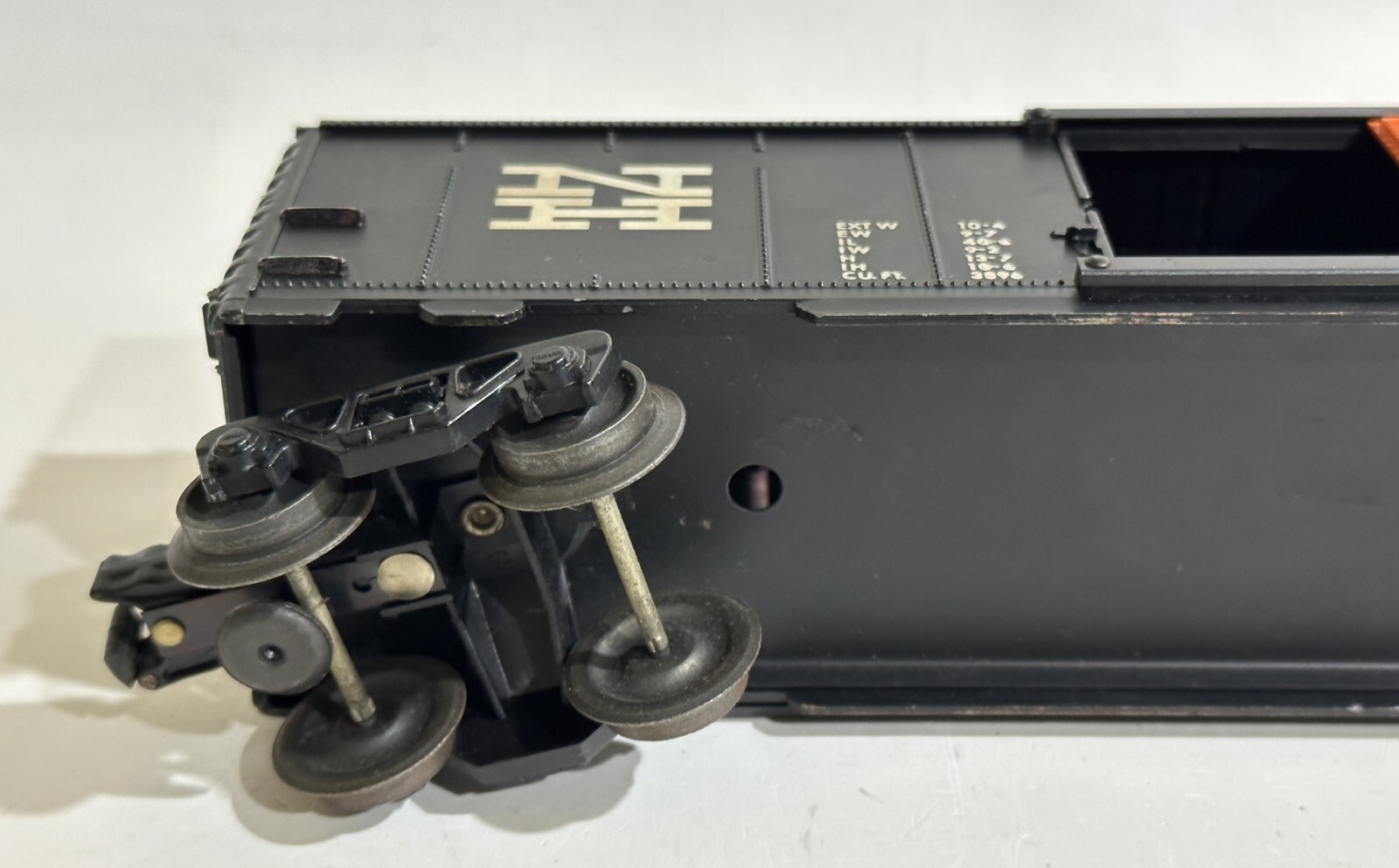 LIONEL POSTWAR 6464-425 NEW HAVEN TYPE 3 BLACK BOX CAR ON MARBLED MOLD ...