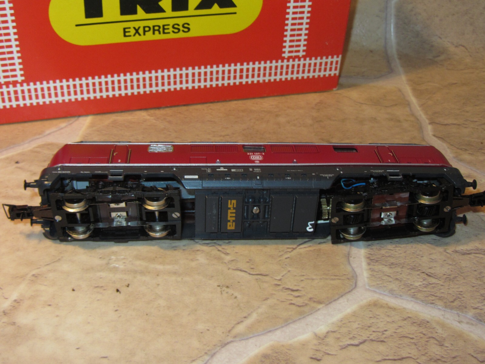 Trix Express 53 2256 00 Diesellok 221 137-3 DB | eBay.de