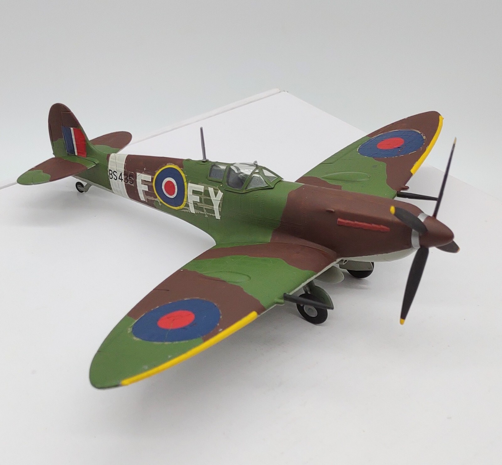 1:48 Scale Built Plastic Model Airplane WWII British Spitfire Fighter ...