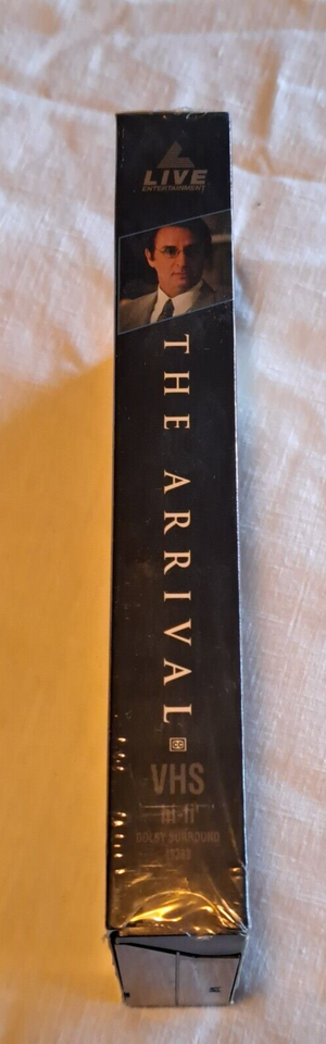 THE ARRIVAL VHS Charlie Sheen Science Fiction Alien Contact Movie Sci ...