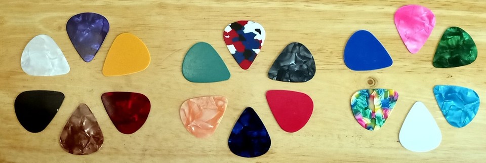 1 x OR BUNDLE RANDOM GUITAR PICKS PLECTRUM VARIOUS QUANTITIES MIXED ...