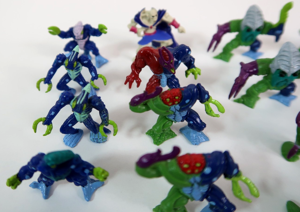 Fistful of Aliens 36 Figures +Mighty Max Battle Warriors Skull Master ...