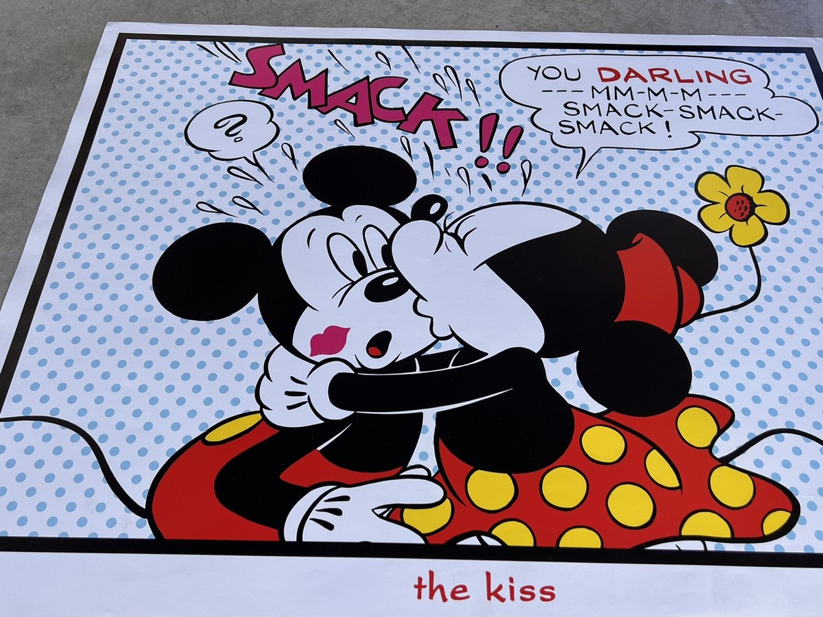 Old Mickey Mouse And Minnie Mouse Kissing