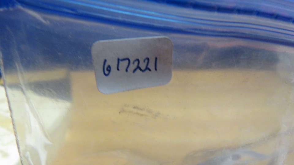 O LIONEL ENGINE PICKUPS COLLECTORS TRACK CLIPS IN BOX WORN 617221 | eBay