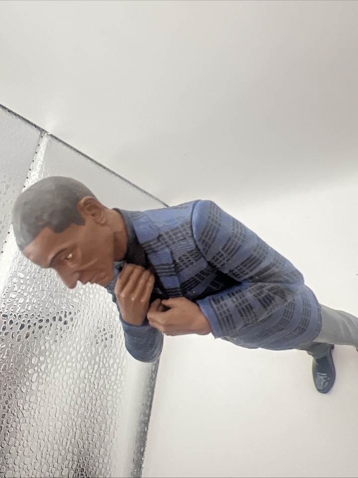 Mezco Toys 2014 Breaking Bad Gustavo Fring Collectible Action Figure ...