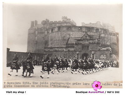 LA RELÈVE DE LA GARDE ÉCOSSAISE AU CHÂTEAU D'ÉDIMBOURG, 1934, ÉCOSSE ...