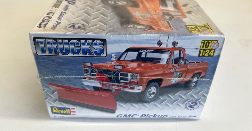 Revell 1:24 Scale GMC Pickup Truck with Snow Plow Model Kit 85-7222 ...