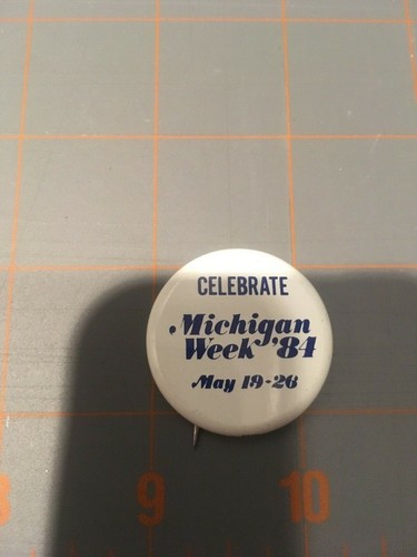 Michigan & Alaska Fur Rondy buttons - Vintage 1980's pins pinback ...