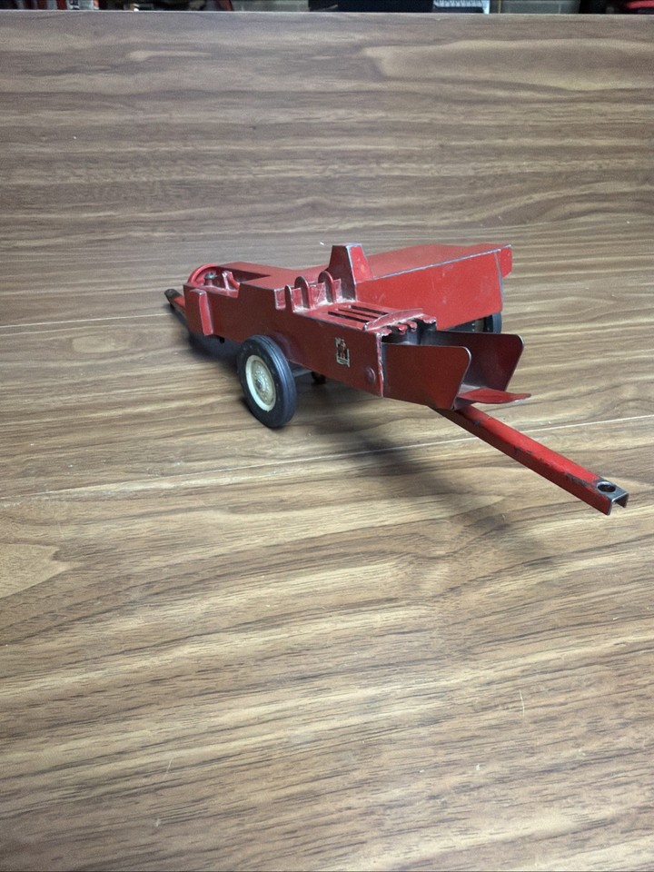 Vintage 1970's ERTL International Harvester 1:16 Square Hay Baler ...