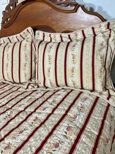 Vintage Embroidered Mini Jacquard Damask Red Pink Green Heavy Comforter ...