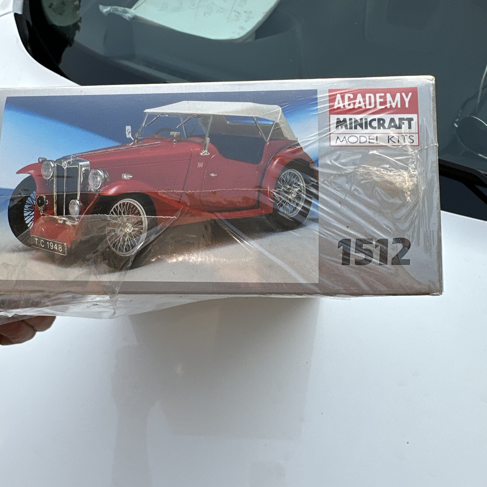 Academy Minicraft 1:16 scale 1948 MG TC Sports Roadster Model Kit 1512 ...