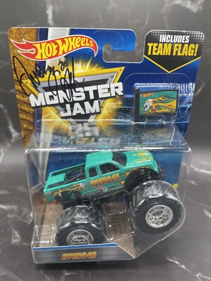 MONSTER JAM 1:64 Avenger W/ Flag Hot Wheels 2017 signed JIM KOEHLER new ...