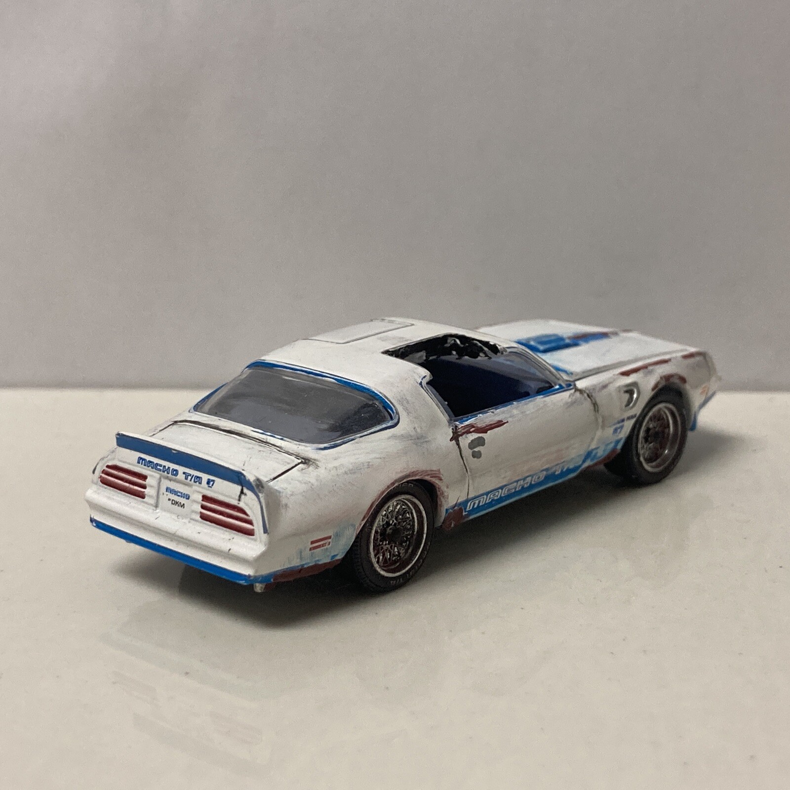 CUSTOM Greenlight 1/64 Weathered Barn Find White 1978 Pontiac Firebird ...