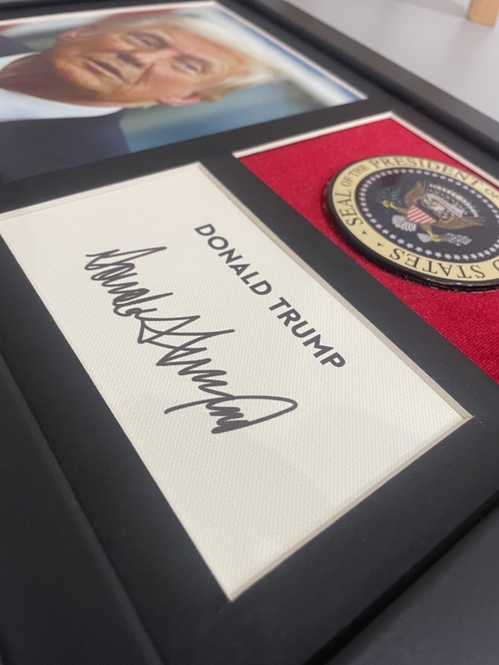 DONALD TRUMP Autograph- framed A4 / elegant display- US President Seal ...