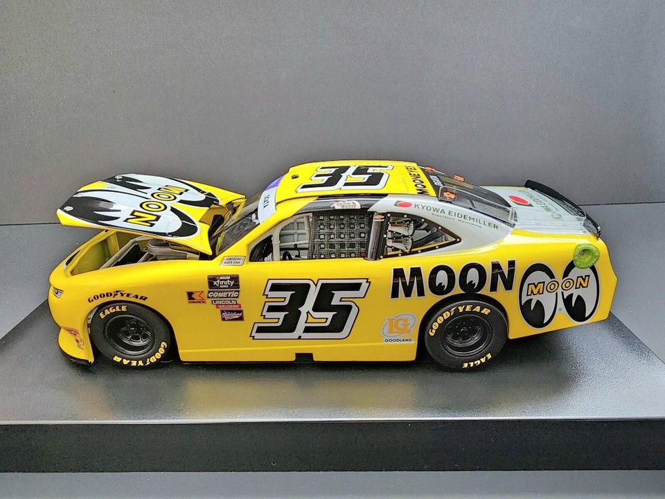 MOONEYES #35 Akinori Ogata NASCAR Xfinity Camaro Die-Cast Model Car 1: ...