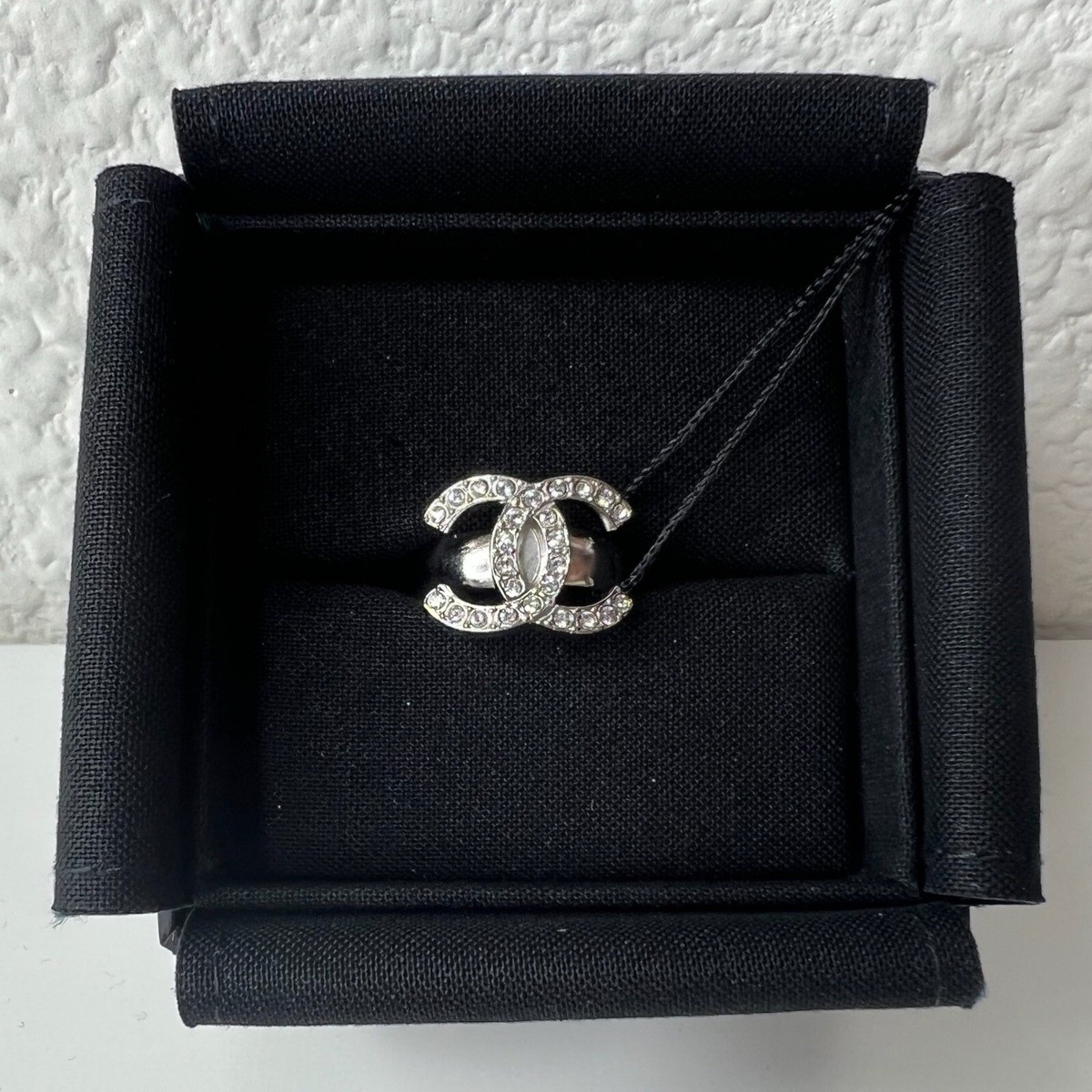 NWT 22C Chanel Classic CC Logo Silver Crystal Metal Ring NWT 22C Chanel Classic CC Logo Silver Crystal Metal Ring