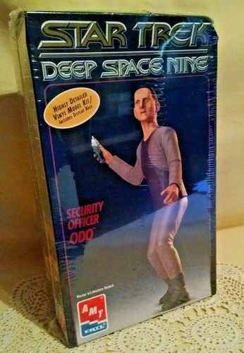 STAR TREK DEEP SPACE NINE MODEL KIT SECURITY OFFICER ODO #8761 1995 NEW ...
