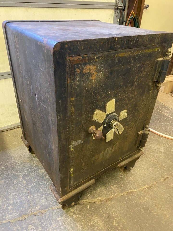 Rare Vintage Large Yale Bank Vault Safe with combination on wheels | eBay