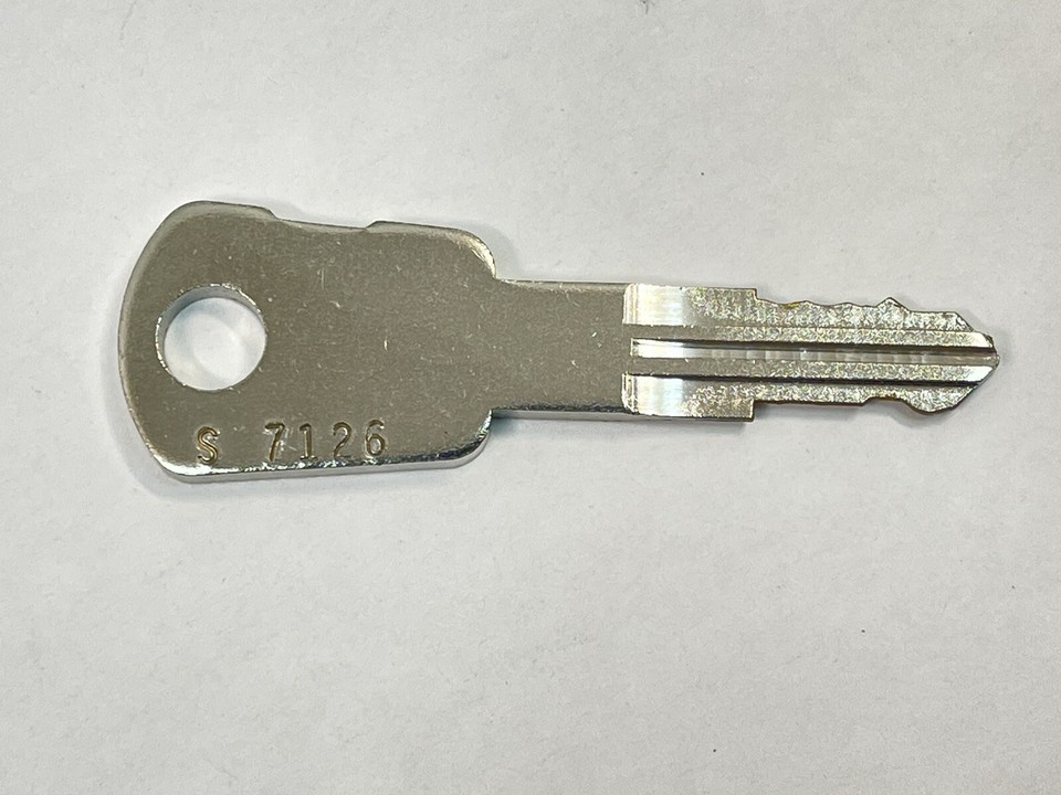 GI GREENWALD SENTINEL S7126 KEY Vending Laundry Machine cabinet coin ...