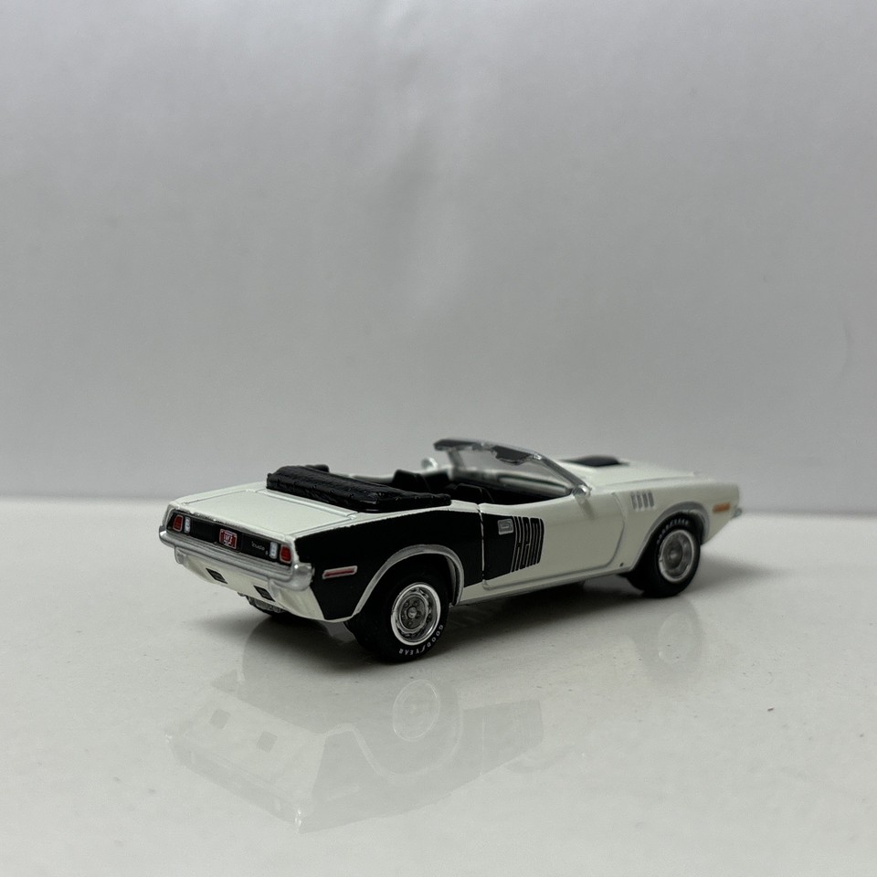 1971 71 Plymouth HEMI Cuda Conv. Collectible 1/64 Scale Diecast Diorama ...