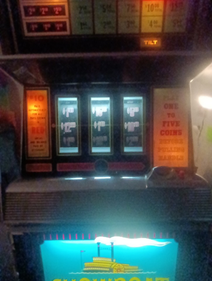Antique Slot Machine Bally SHOWBOAT 1972 With Stand/Money Box MUST SELL ...