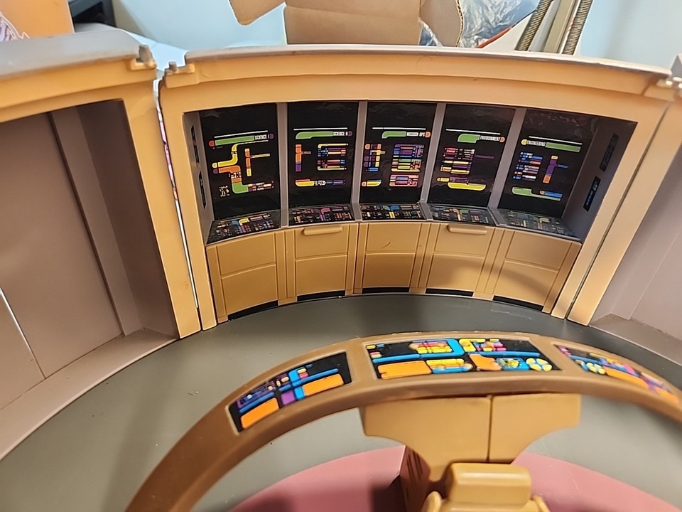 VTG Playmates Star Trek The Next Generation Enterprise Bridge Playset ...